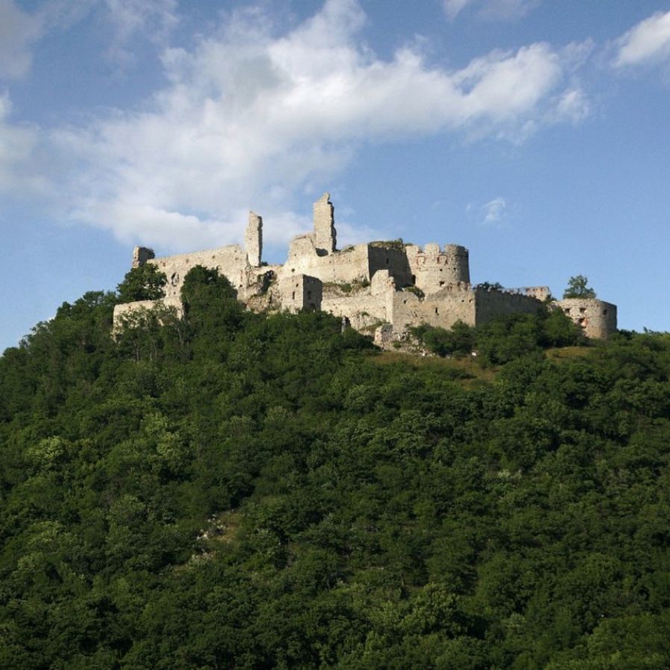Plavecký hrad | www.slovago.sk
